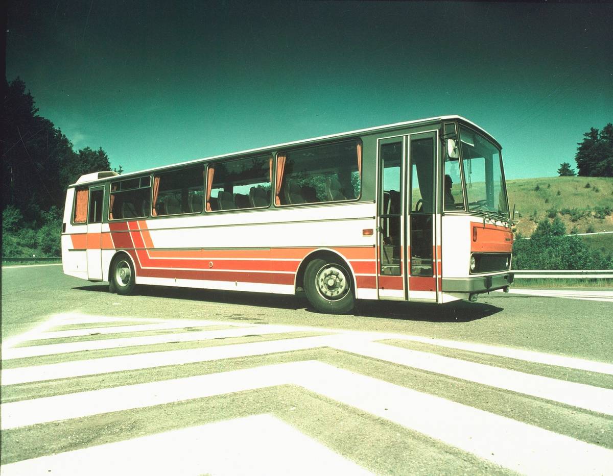 Foto: Osmdesátky hranaté jak podle pravítka. Karosa 700 uměla, i když ...