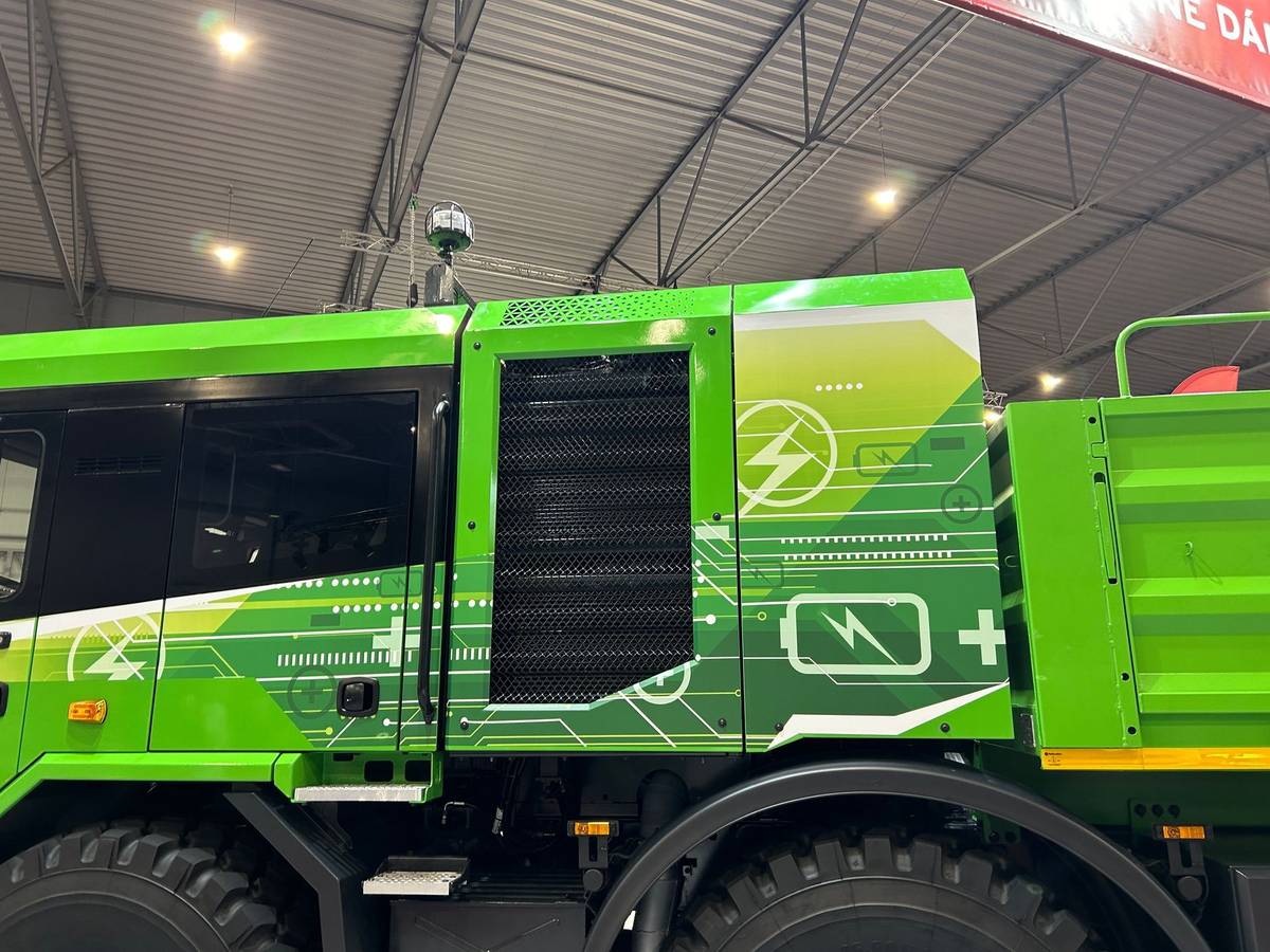 Foto: Tatra má první hybrid. Proč by měl zajímat armádu a kolik ujede ...