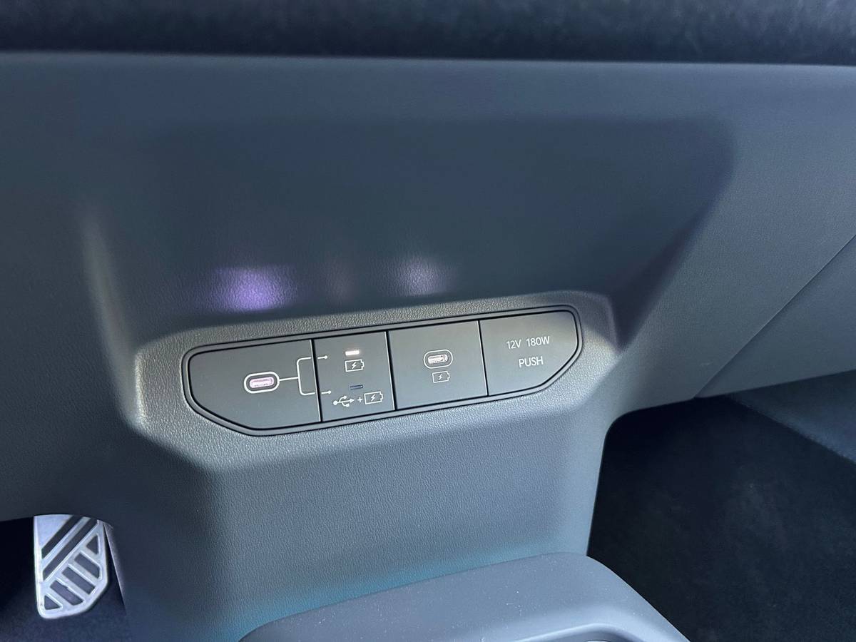 Foto: Mladá rodina a elektromobil jako jediné auto. Náročný test Kie EV3